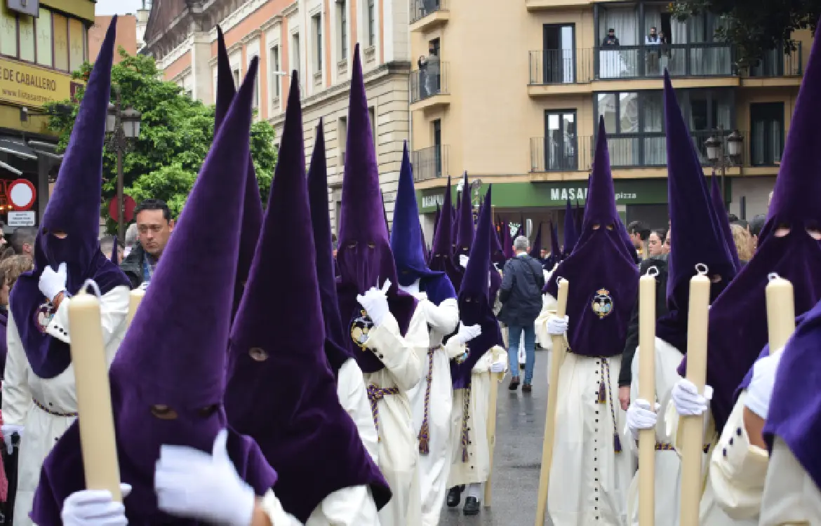 Javier Abad: "Muchos se creen que su cofradía es su cortijo"