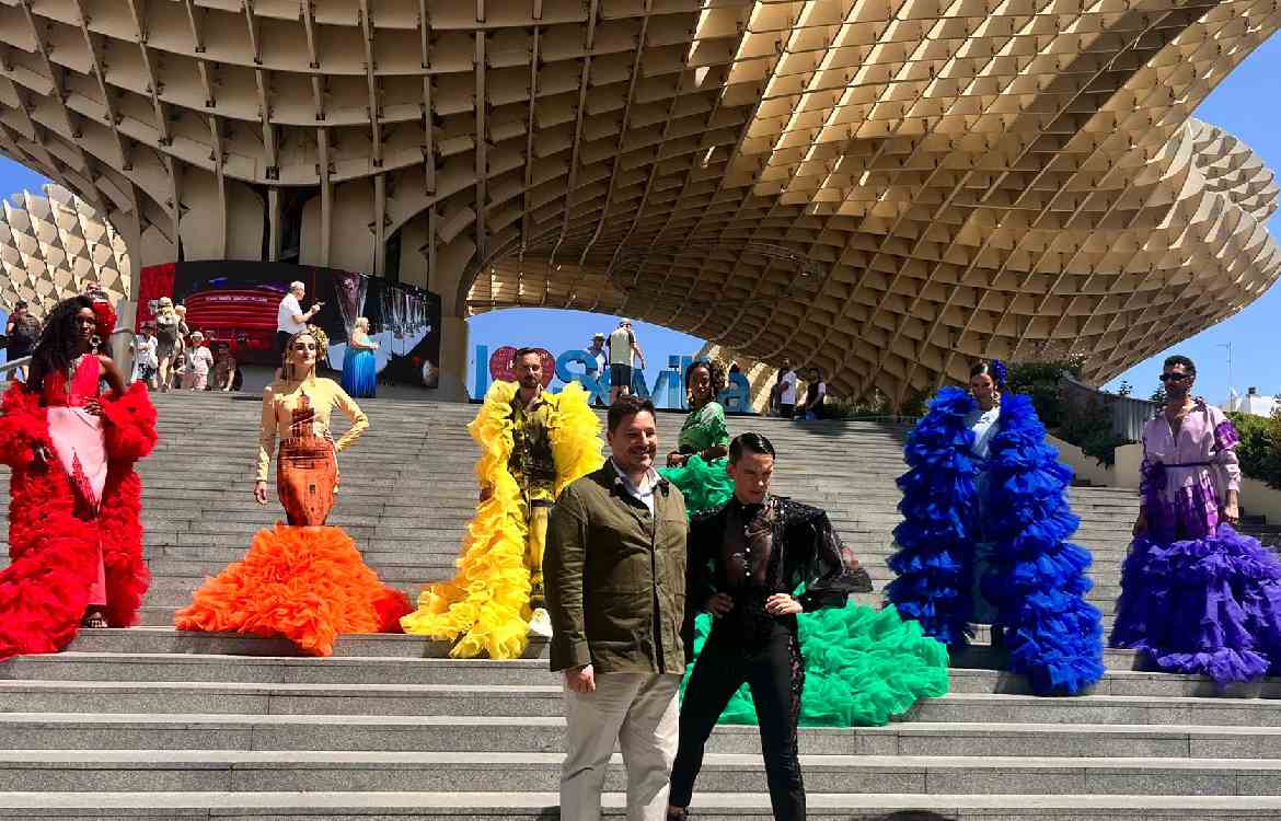 Un traje confeccionado en directo por el diseñador José Perea que une a ...