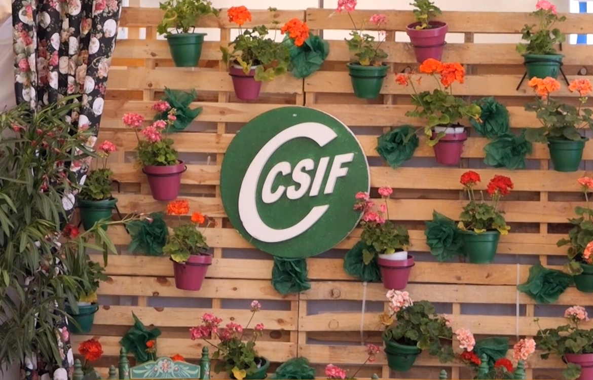 Así son los guiños de CSIF en su caseta del Corpus a la ciudad de Granada