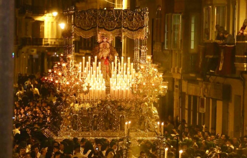 La Esperanza de Málaga no volverá a su Casa Hermandad por Carretería y ...